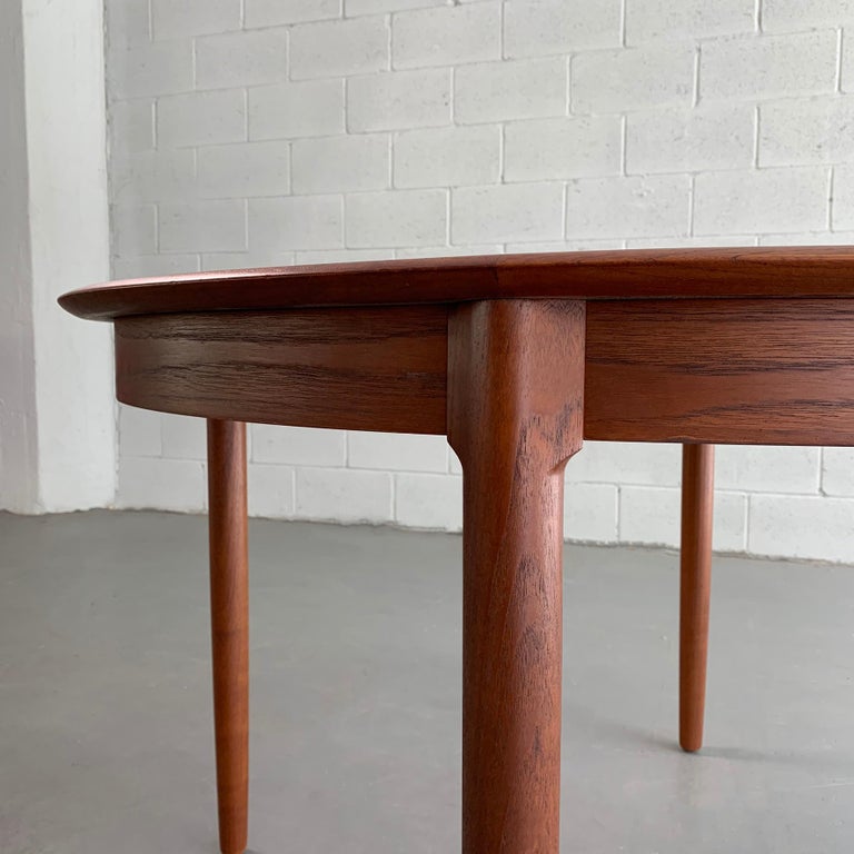 Danish Modern Round Teak Extension Dining Table – cityFoundry
