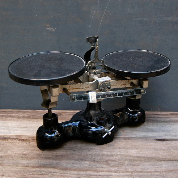 Vintage balance scale – cityFoundry