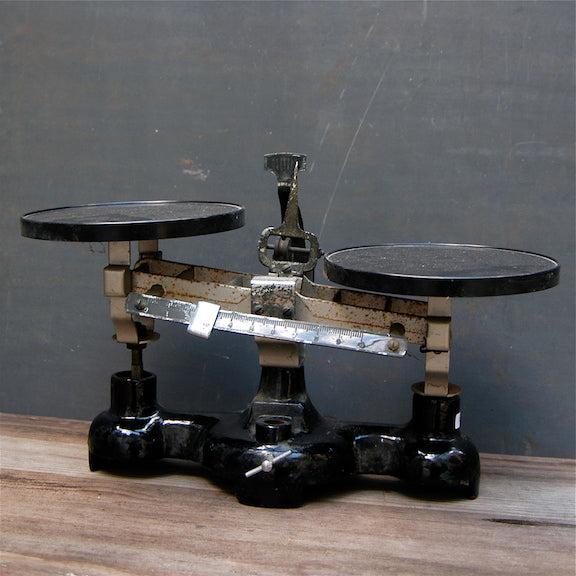 Vintage balance scale – cityFoundry